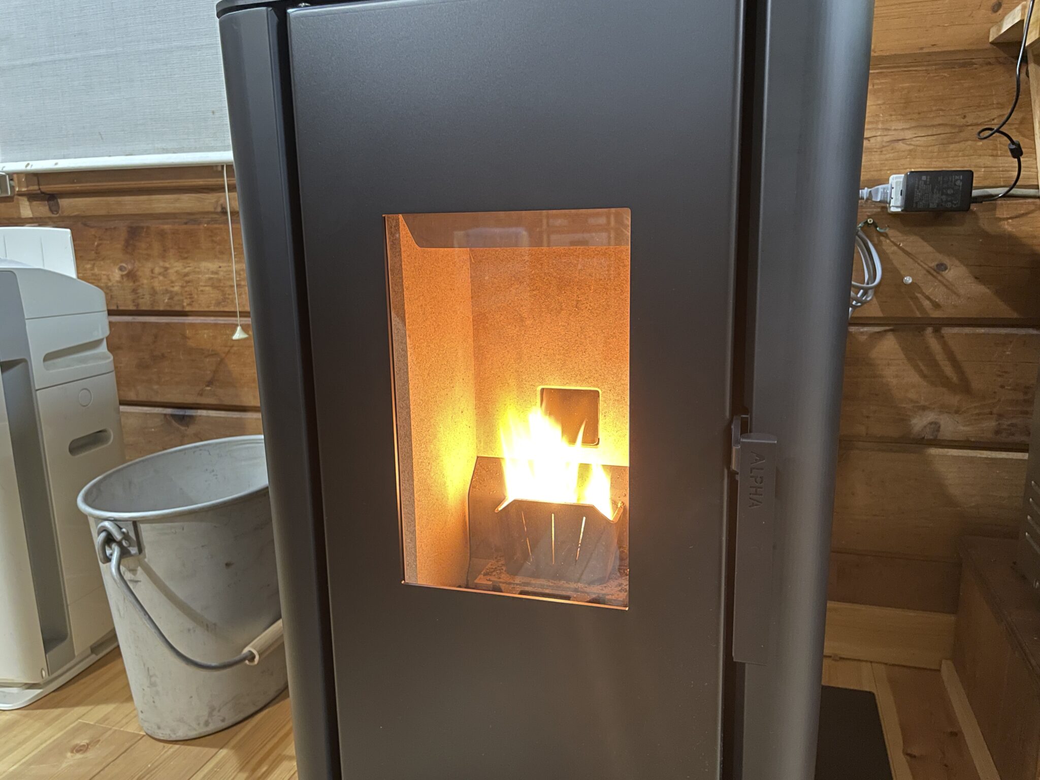 ほのか ALPHA ED.（山梨県 北杜市） のペレットストーブ導入事例 - studio pellet